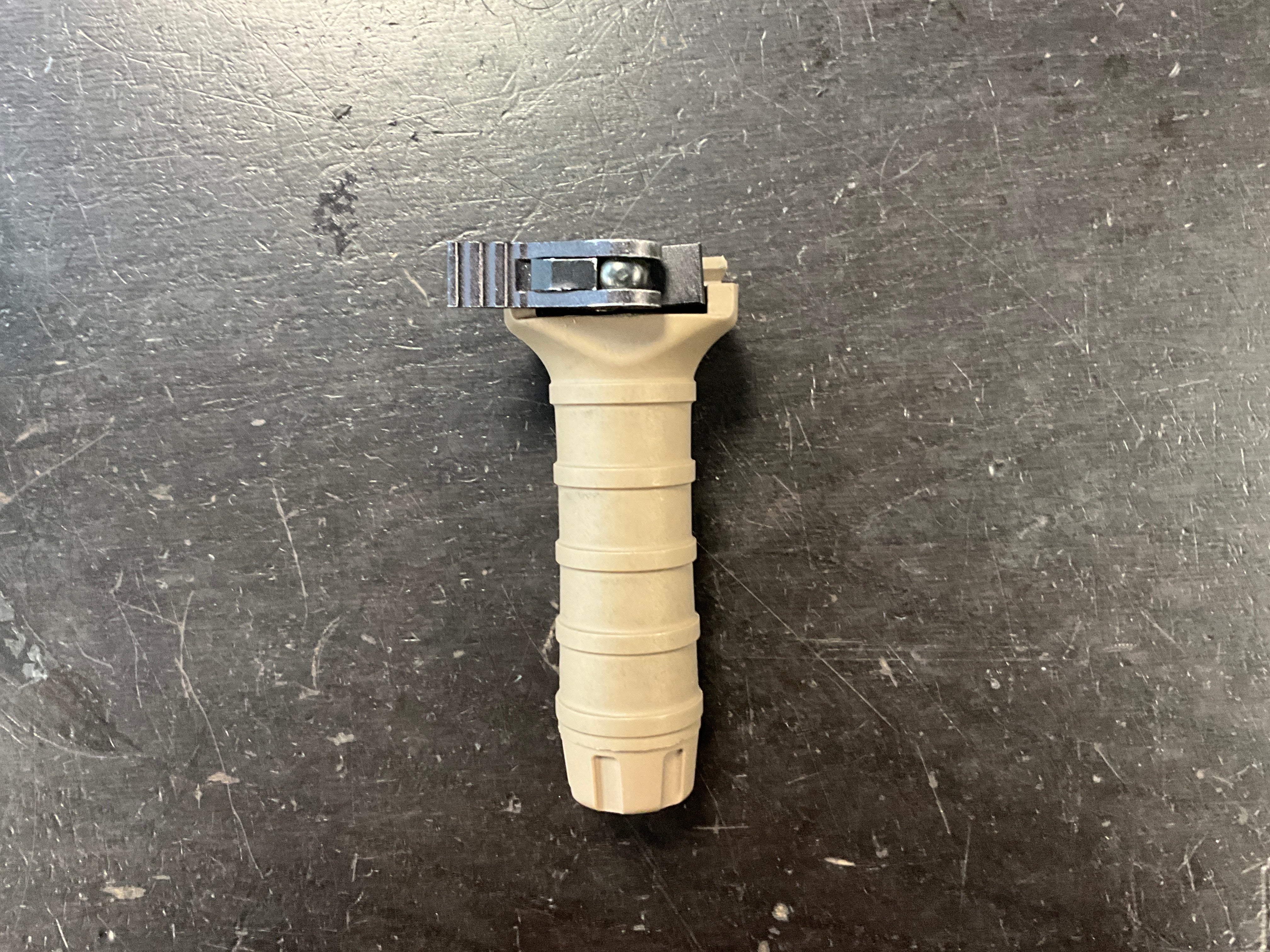 Boneyard/Pre owned - Vertical grip (tan) | Fubar Bundy Airsoft